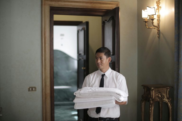 The Pros and Cons of Airbnb vs. Hotels: A Traveler’s Guide – Passport ...